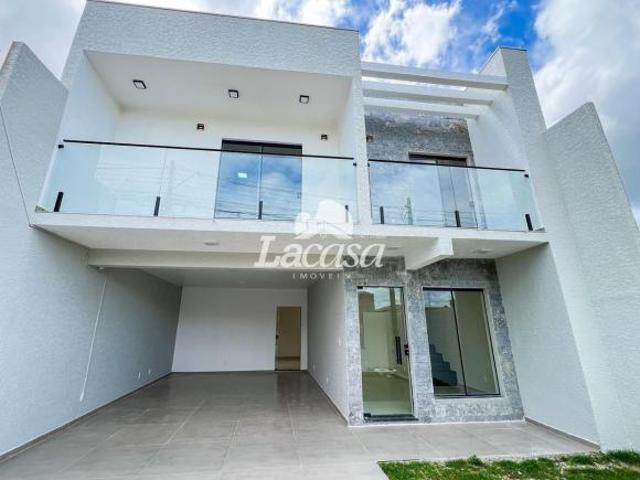 Imobiliária La Casa vende: Excelente sobrado no Morro Alto!