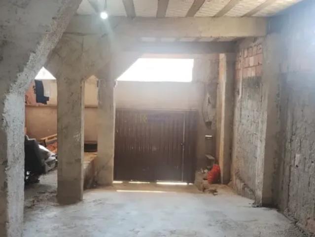 Ima“vel com 03 moradias
