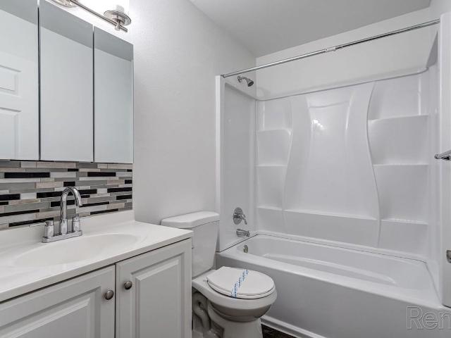 Images Columbia Apartments 3 Bedroom Apartment for Rent at 13424 Ne Sandy Blvd, Portland, OR 97230 Argay