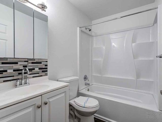 Images Columbia Apartments 3 Bedroom Apartment for Rent at 13424 Ne Sandy Blvd, Portland, OR 97230 Argay