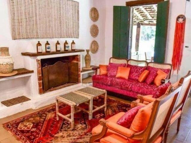 Imagine viver em um refúgio paradisíaco, em um terreno plano de 2.800 m² – uma verdadeira raridade e