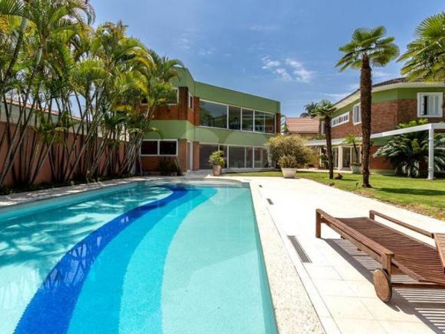 Impecável 4 suítes 6 vagas 1.600m² terreno Alto da Boa Vista