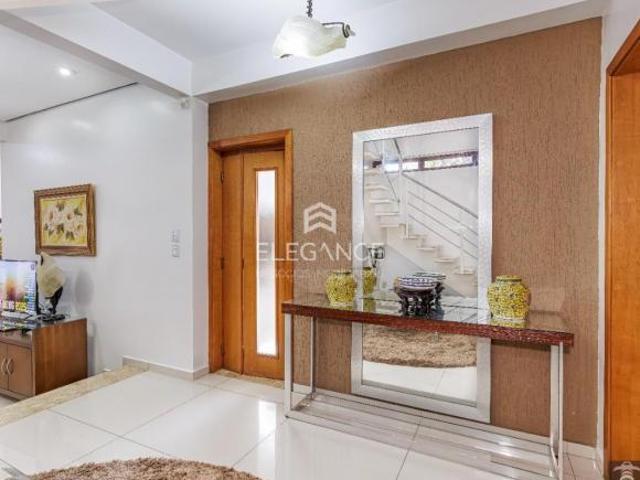 Impecável Casa à Venda com 380 m2 em Porto Alegre RS no Jardim Lindóia: 3 dormitórios, 3 Suítes, 3 S