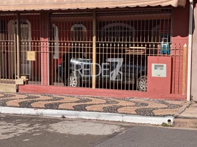 Impecável casa à venda em Campinas SP, na Vila Padre Manoel de Nóbrega, com 3 quartos, 1 sala, 2 ban