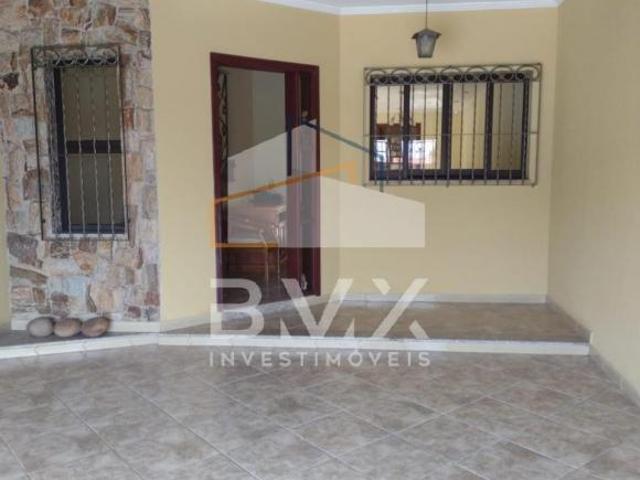 Impecável casa à venda em Sorocaba SP, no Jardim Rosália Alcolea: 3 quartos, 2 suítes 1 c/ closet