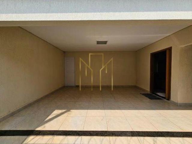 Impecável casa à venda em Uberlândia MG, Alto Umuarama: 3 quartos, 2 suítes, 2 salas, 1 banheiro, 3