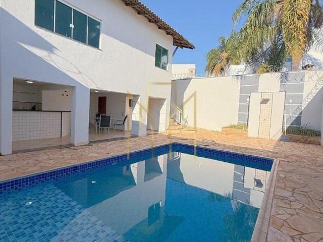 Impecável casa à venda em Uberlândia MG, bairro City Uberlândia, 3 quartos, 3 suítes, 1 sala, 4 vaga