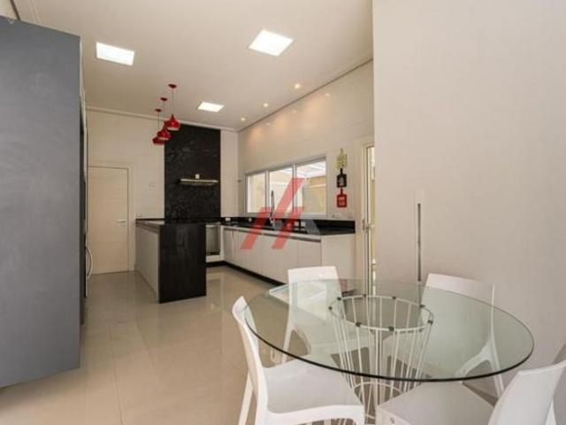 Impecável casa de alto padrão em condomínio de luxo em Alphaville Conde II, Barueri SP: 4 suítes, 3