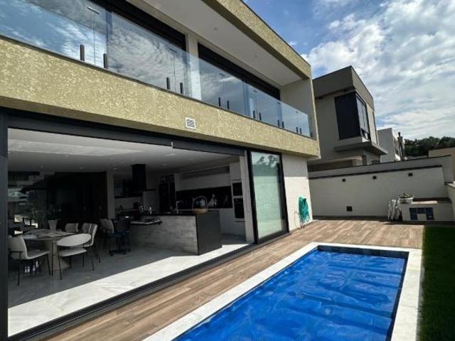 Impecável Casa de Luxo em Condomínio Euroville II 4 Quartos, 4 Suítes, 2 Salas, 4 Banheiros, 2 Vag