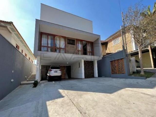 Impecável Casa de Luxo em Condomínio São Paulo II, Cotia SP: 4 Quartos, 4 Suítes, 3 Salas, 6 Banheir