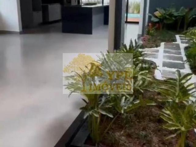 Casa de Luxo em Condomínio: 3 Quartos, 3 Suítes, 2 Salas, 5 Banheiros, 4 Vagas, 233m² em Cotia SP, P
