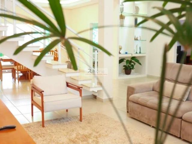 Impecável casa em condomínio à venda em Indaiatuba SP: 4 quartos, 3 suítes, 305m², 4 vagas Jardim