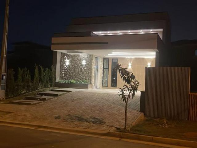 Impecável casa em condomínio à venda em Paulínia SP, no Parque Brasil 500! 3 quartos, 1 suíte, 2 sal