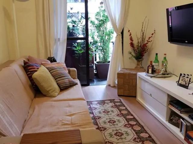 Impecável apto reformado 2 dorm sendo 1 suite 75m² com lazer e prox metro Clinicas