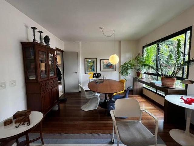 Impecável apartamento à venda na Vila Andrade com 3 suítes e 2 vagas de garagem!