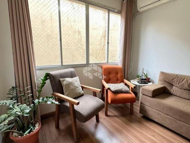 IMPECÁVEL APARTAMENTO DE TRÊS DORMITÓRIOS COM SUIT E DEP. EMP