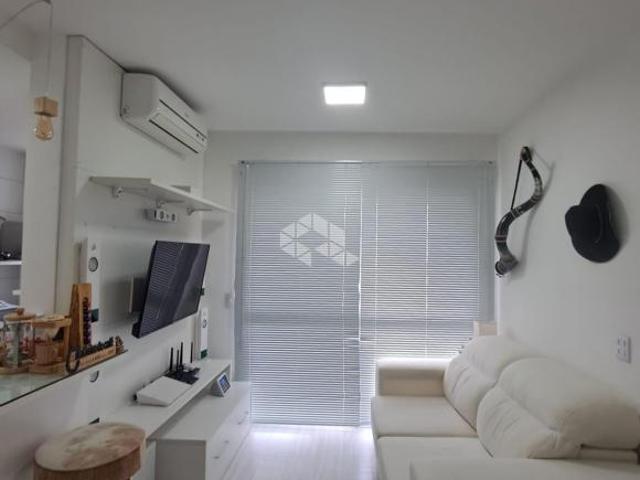 Impecável apartamento mobiliado com 2 dormitórios, suite e garagem
