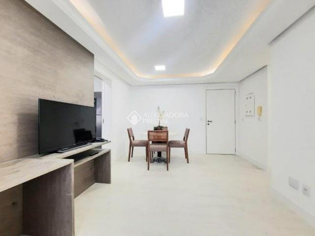 Impecável apartamento no Petrópolis