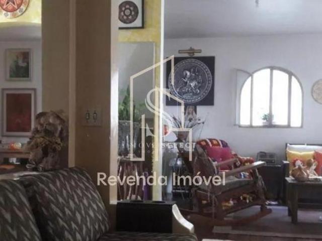 Impecável residência de 4 quartos no Jardim Leonor, São Paulo SP: 2 suítes, 3 ba