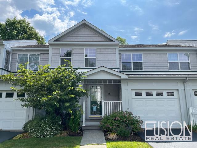 Impeccably Maintained 3bd, 2 bth Stonington Circle Condo!