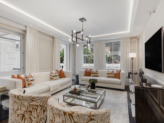 Impeccably finished duplex apartment