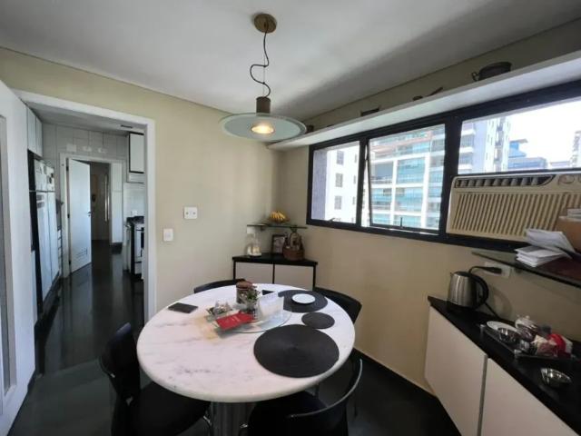 Imperdível oportunidade: Apartamento de luxo com 3 suítes e 4 vagas no Itaim Bibi, São Paulo 220m²