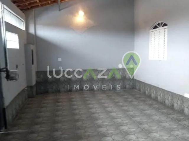 Imperdível oportunidade: Casa à venda em Jacareí SP, Vila Zezé, 2 quartos, 1 sala, 2 banheiros, 140m