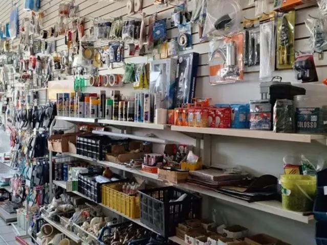 Imperdível Casa Comercial à Venda em Cidade. Bairro. 3 Quartos, 1 Suíte, 1 Sala, 2 Banheiros, 5 Va
