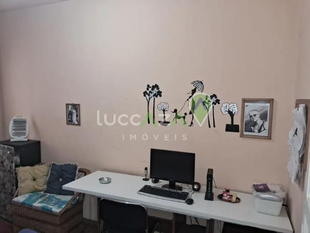 Imperdível casa de 4 quartos com suíte e vaga de garagem no Centro de Jacareí SP! Confira já!