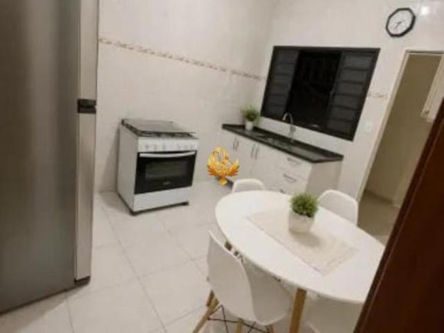 Imperdível oportunidade: Casa à venda em com 2 quartos, 1 suíte, 1 sala, 2 banheiros, 2 vagas e 73