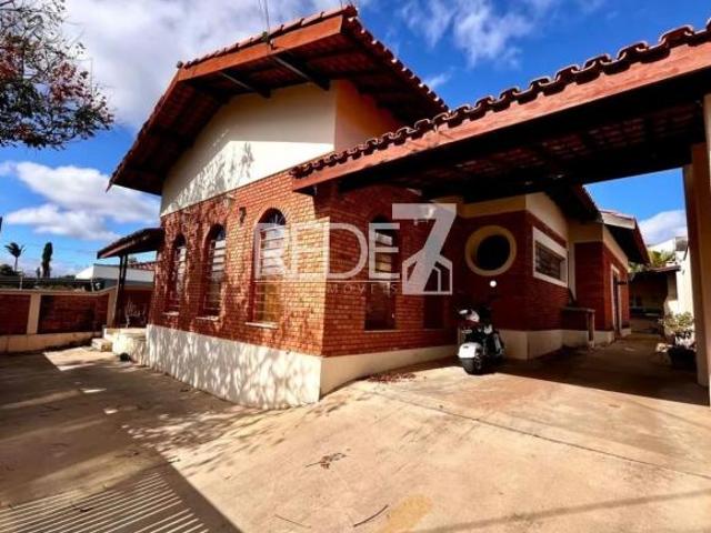 Imperdível oportunidade! Casa à venda em Campinas SP, no bairro Parque São Quirino, com 3 quartos, 1