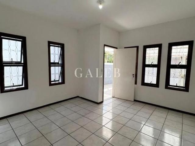 Imperdível oportunidade: Casa à venda em Atibaia SP, Parque dos Coqueiros 2 quartos, 1 sala, 2 vag