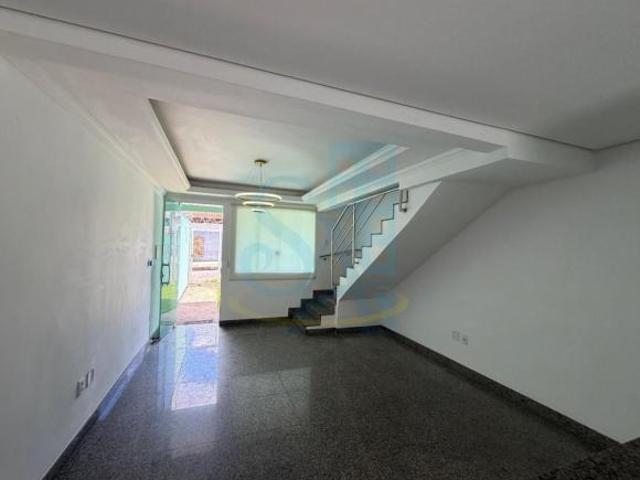 Imperdível oportunidade: Casa à venda em Belo Horizonte MG, bairro Santa Terezinha, 2 quartos, 1 suí
