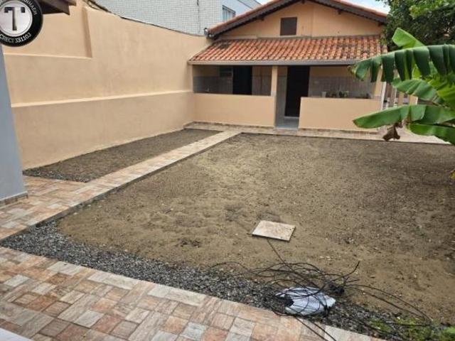 Imperdível oportunidade: Casa à venda em Itanhaém SP, Centro 4 quartos, 3 suítes, 2 salas, 3 banhe