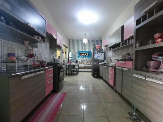 Imperdível oportunidade: Casa à venda em Taubaté SP, Vila Marly, 3 quartos, 3 banheiros, 240m²! Conf
