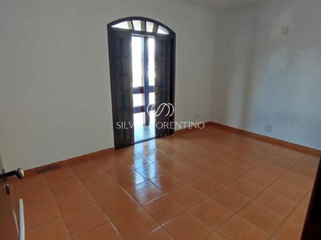 Imperdível oportunidade! Casa à venda em Taubaté SP, bairro Esplanada Independência: 5 quartos, 1 su