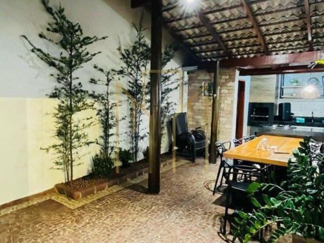 Imperdível oportunidade: Casa à venda em Uberlândia MG, Jardim Holanda, 2 quartos, 1 suíte, 1 sala
