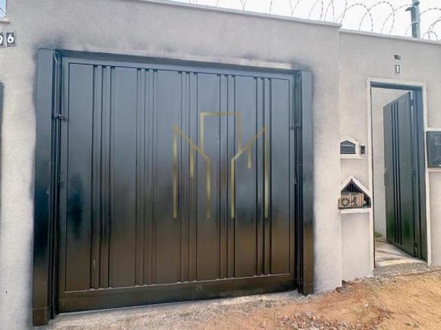Imperdível oportunidade: Casa à venda em Uberlândia MG, Shopping Park 2 quartos, 1 suíte, 2 salas