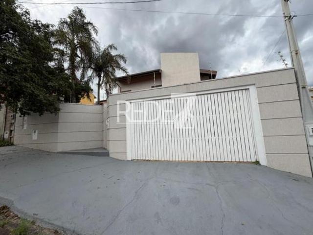 Imperdível oportunidade: Casa à venda em Valinhos SP, Parque Nova Suíça, 3 quartos, 1 suíte, 2 salas