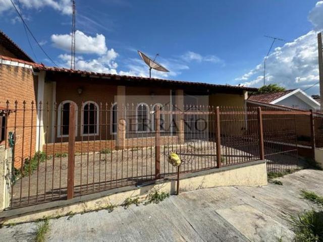 Imperdível oportunidade: Casa à venda no Centro de Vinhedo SP, 3 quartos, 1 suíte, 1 sala, 2 banheir
