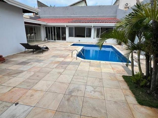 Imperdível oportunidade! Casa com 4 quartos e 3 suítes no Jardim Itaperi, Atibaia SP 280m² 4 vag