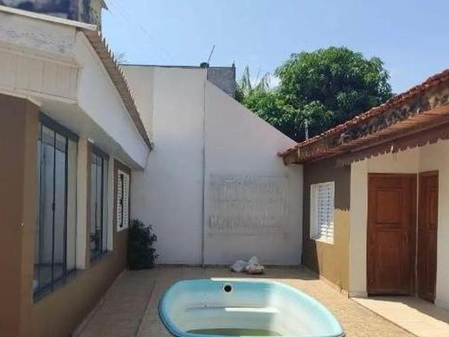Imperdível oportunidade: Casa de alto padrão com 4 quartos e 285m² no Jardim Cuiabá Cuiabá MT