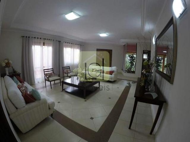Imperdível oportunidade: Casa de luxo com 4 suítes e 8 vagas de garagem no Condomínio Jardim Theodor