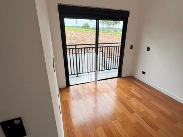 Imperdível oportunidade: Casa em condomínio à venda em Santana de Parnaíba SP, bairro Villas do Jagu
