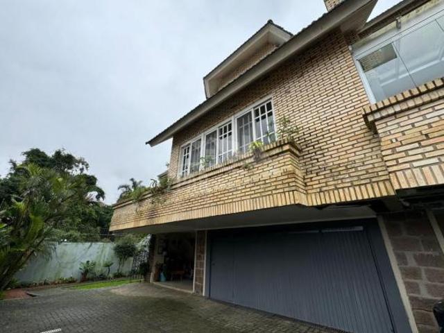 Imperdível oportunidade: Casa em condomínio de alto padrão com 3 dormitórios e 302,92m² em Jardim Is