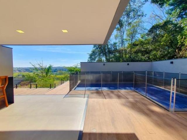 Imperdível oportunidade: Casa em condomínio de luxo com 4 quartos, 3 suítes e 4 vagas na cidade de V