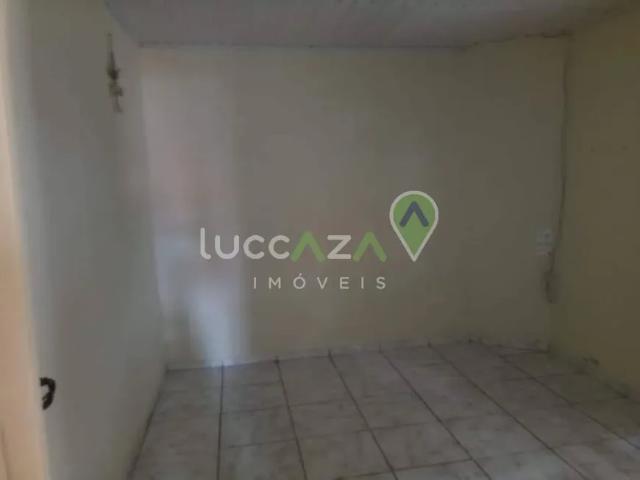 Imperdível oportunidade de adquirir casa no Centro de Jacareí SP, com 2 quartos, 1 sala, 1 banheiro