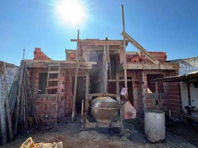 Imperdível oportunidade de adquirir casa com 2 quartos e garagem em Curitiba PR, no bairro Ganchinho