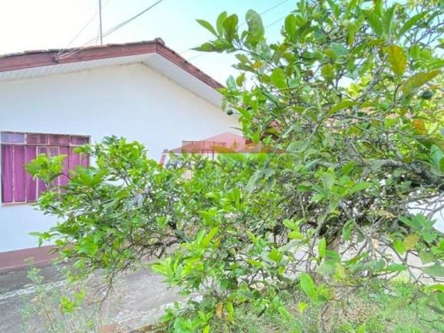 Imperdível oportunidade de adquirir casa com 3 quartos e 5 vagas de garagem, com quintal no Bairro A
