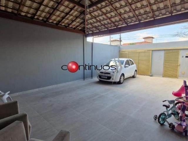 Imperdível oportunidade de adquirir casa de 3 quartos com suíte e 4 vagas de garagem no Residencial